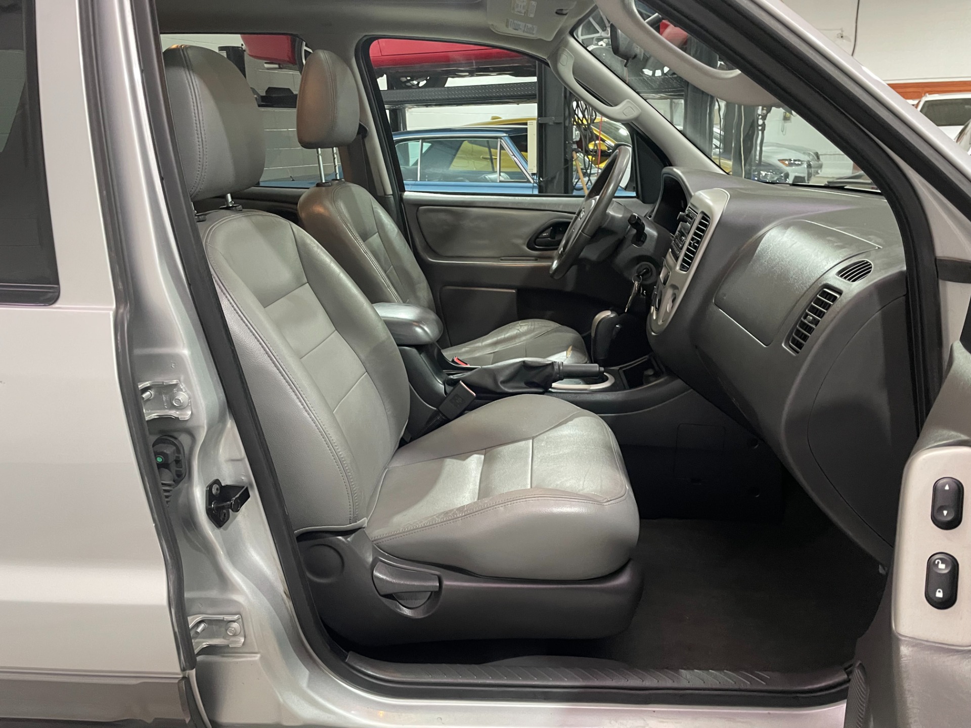 Ford Escape 2005 Interior