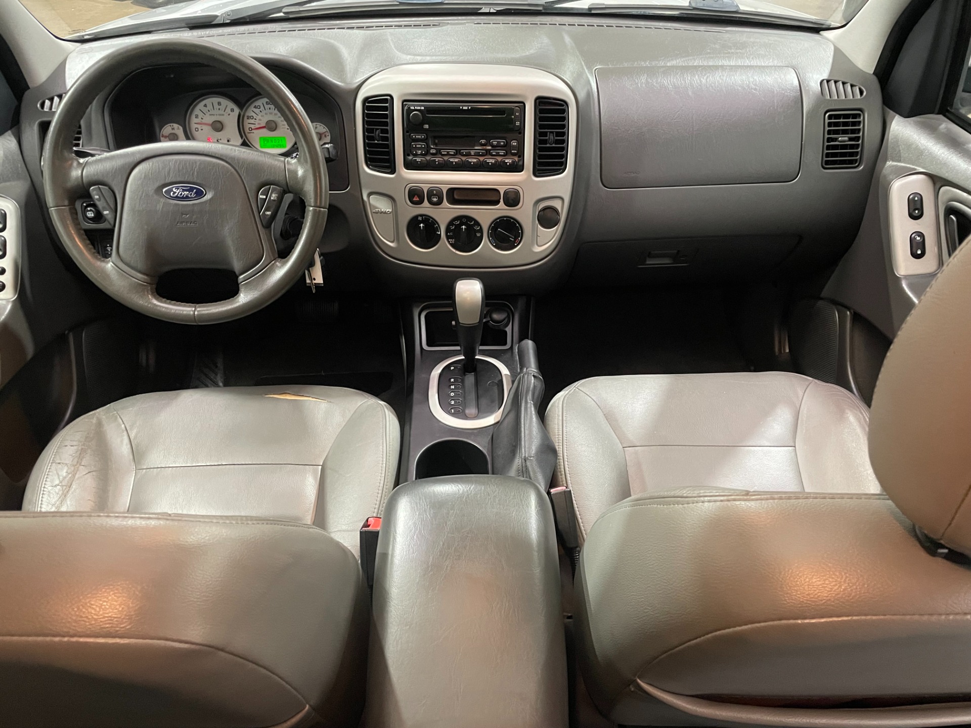 Ford Escape 2005 Interior