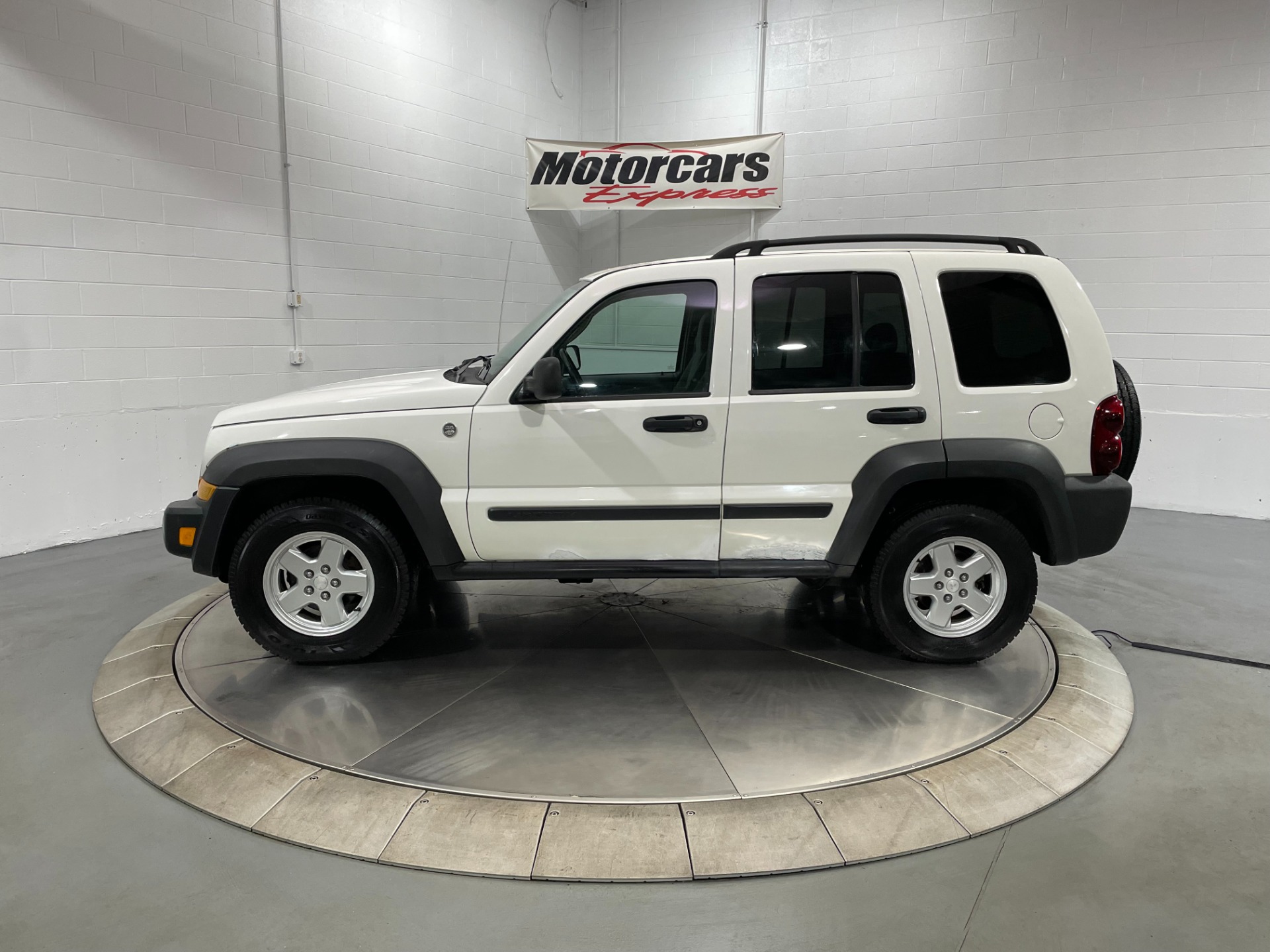 Jeep Liberty 2022 White